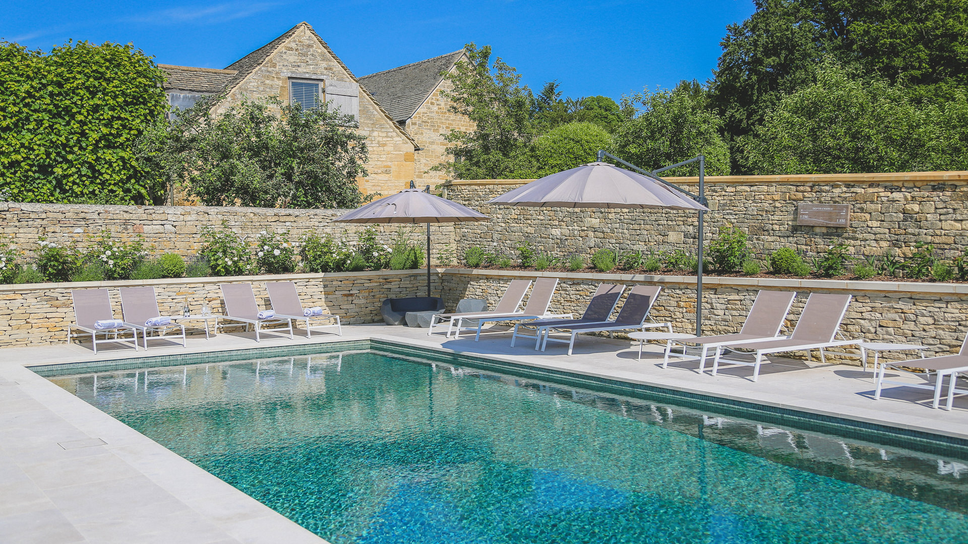 Luxury Houses with Swimming Pools | Luxury Cotswold Rentals